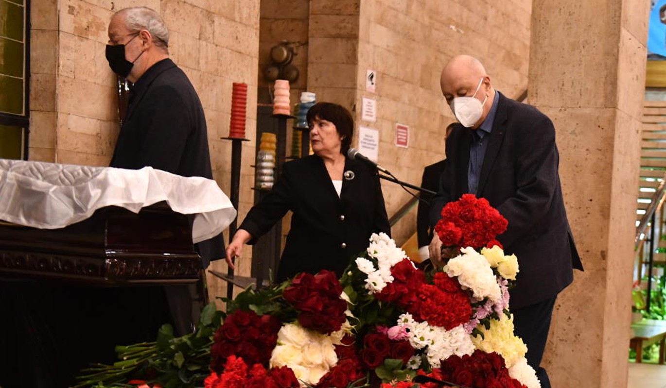 "Огромная трагедия": новый гроб в доме Инина шокировал Сафронова :: Шоу ...